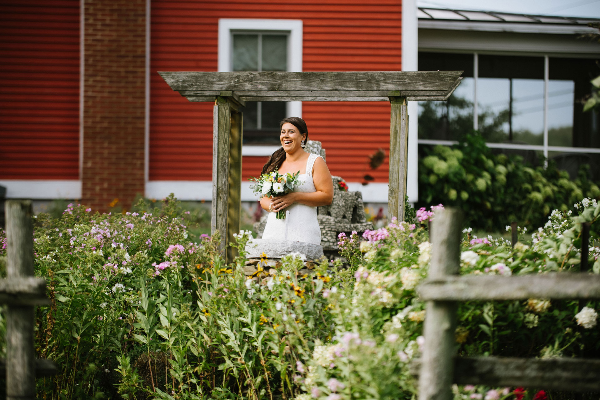 Vineyard Wedding: Nick & Cara's Lakeside Ceremony - Snow Farm Vineyard ...