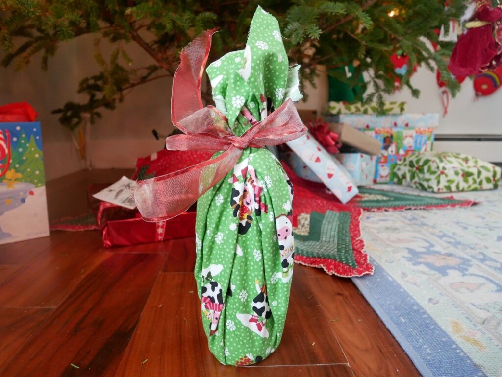 Learn How to Wrap a Wine Bottle in 3 Creative Ways - Snow Farm Vineyard ...